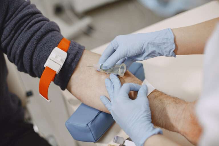 Book Home Blood Collection in Kolkata with "The Diagnostic"